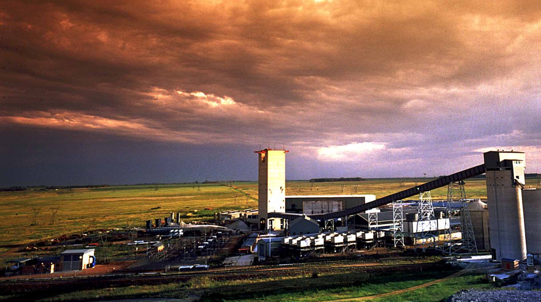 Harmony to hit gold output target but guides to higher costs as some SA ...
