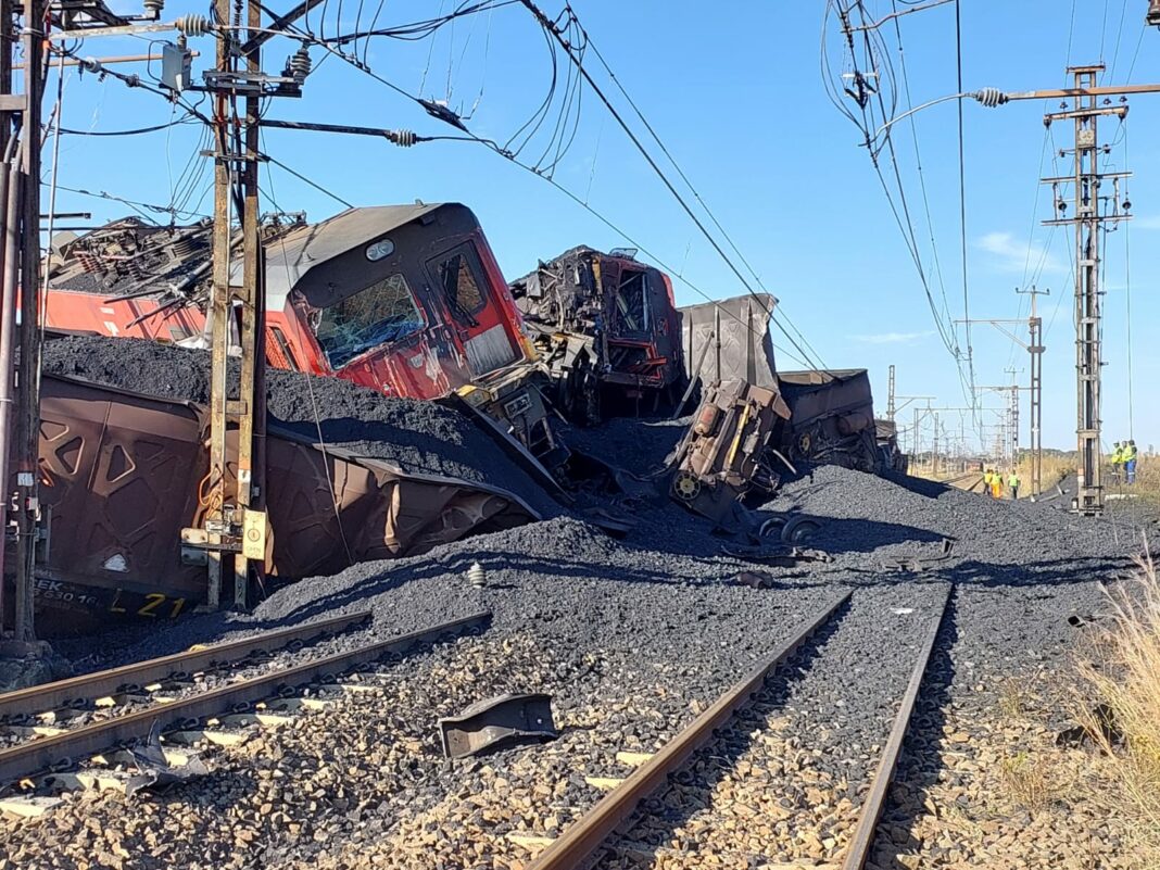 In Pictures: Transnet Freight Rail's 50-wagon coal derailment - Miningmx